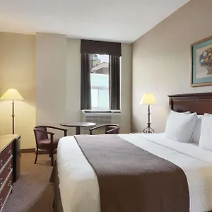 DAYS INN BY WYNDHAM TORONTO EAST BEACHES