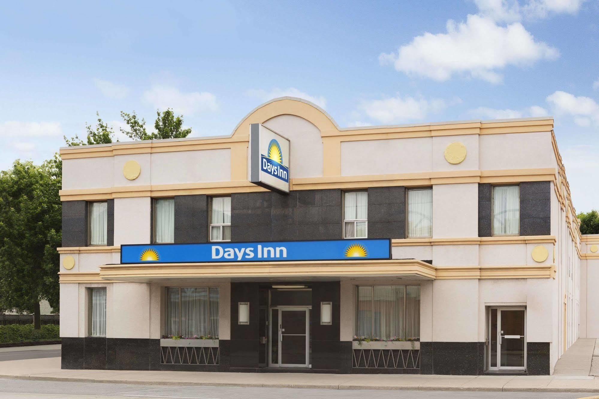 DAYS INN BY WYNDHAM TORONTO EAST BEACHES